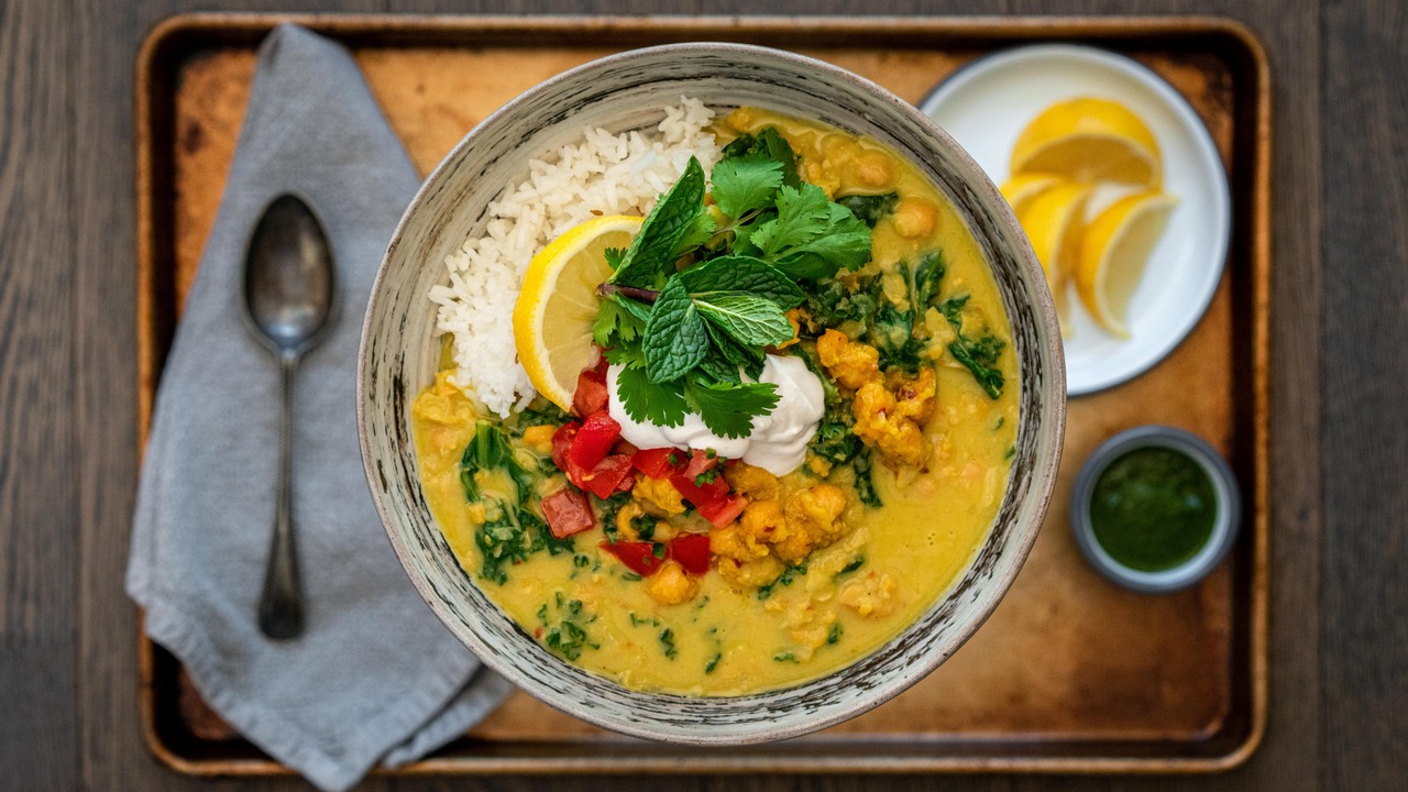 Swich | Recipes - Braised Turmeric Chickpea Kale Stew